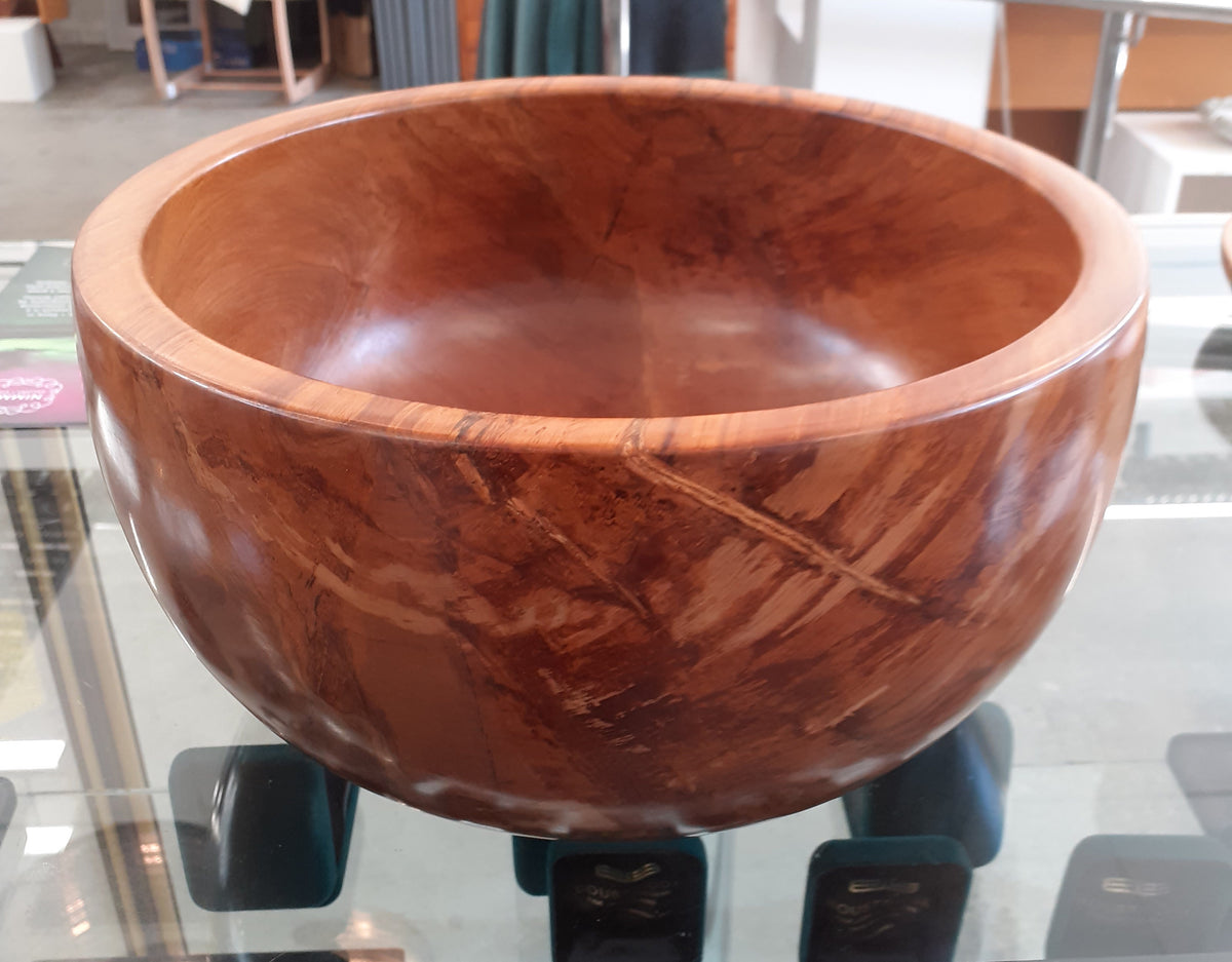 Eric Fensom Rimu Deep Bowl – Nimmo Photography, Gallery & Store